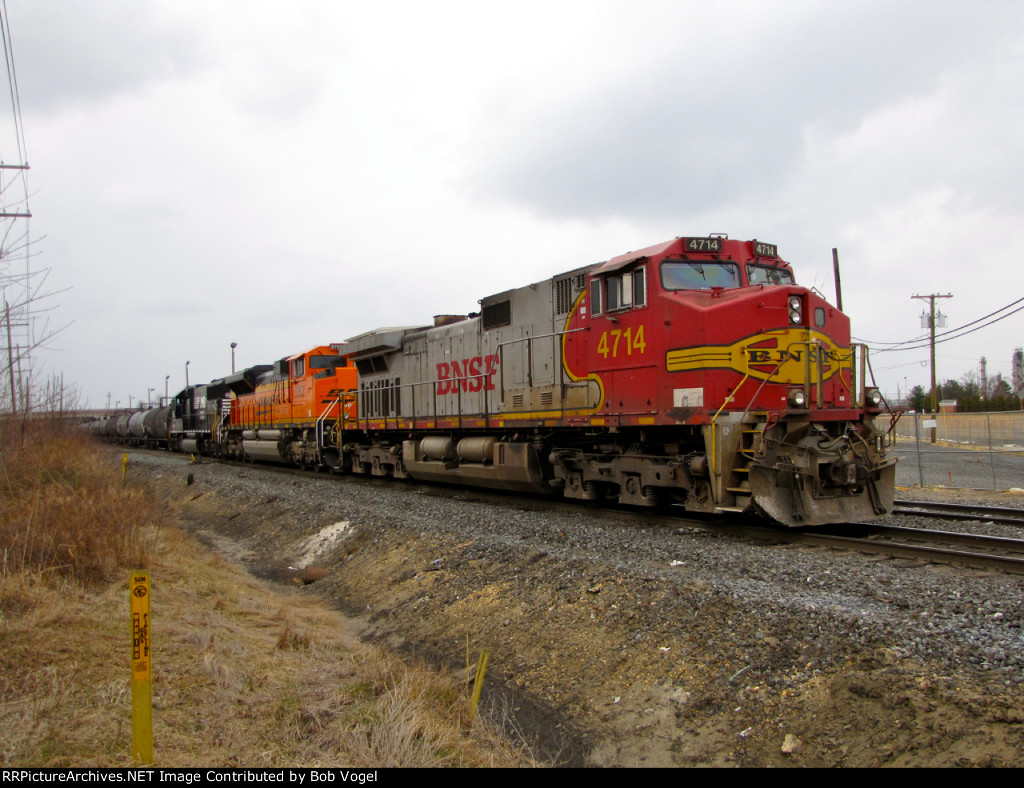 BNSF 4714 and 8763